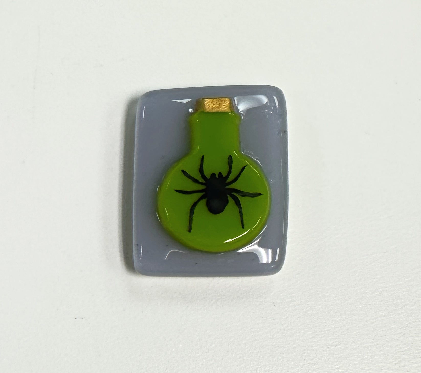 Spider Poison Bottle Fused Glass Needleminder, Green on Purple – The ...